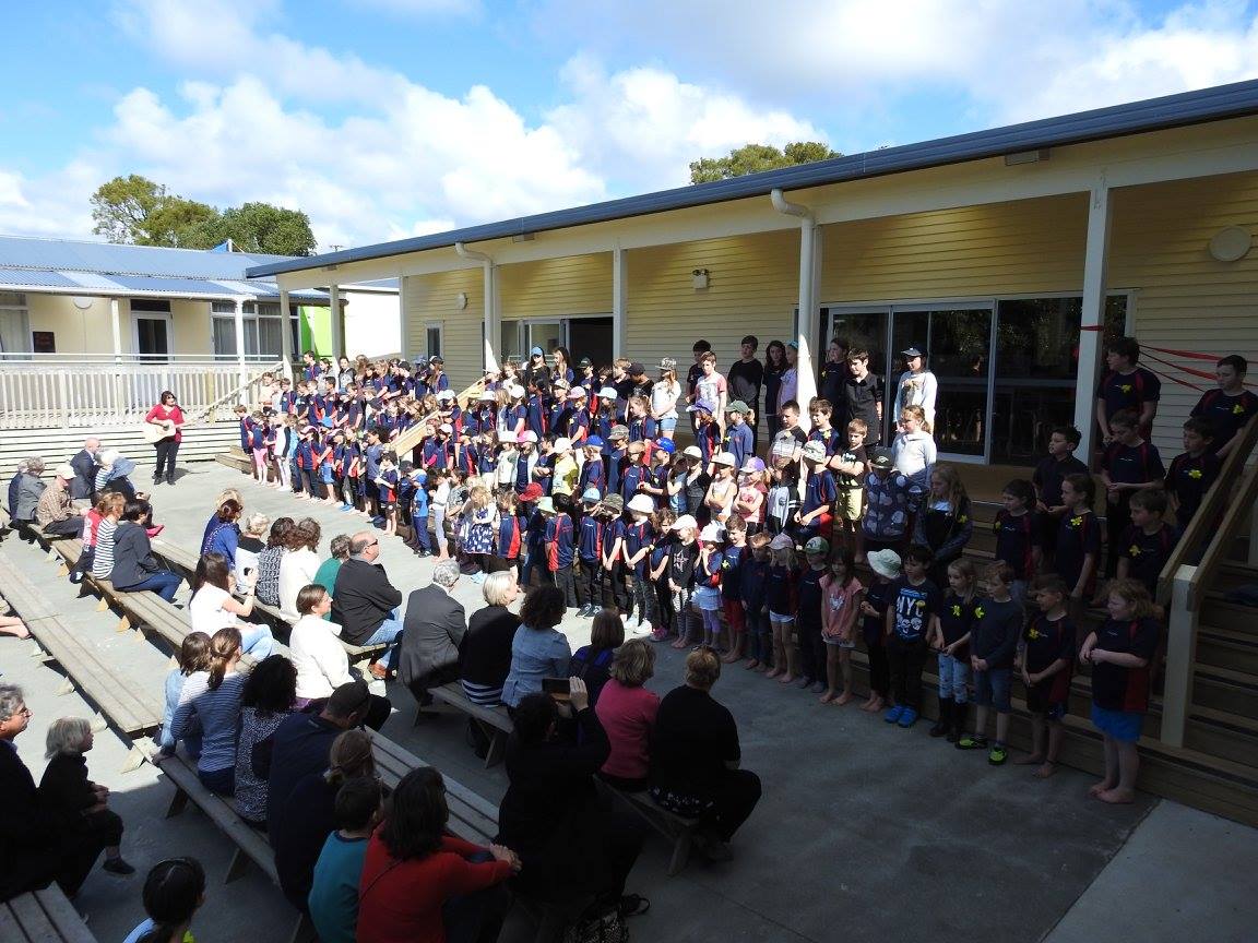 Winston Peters opens our new building – Tomarata School